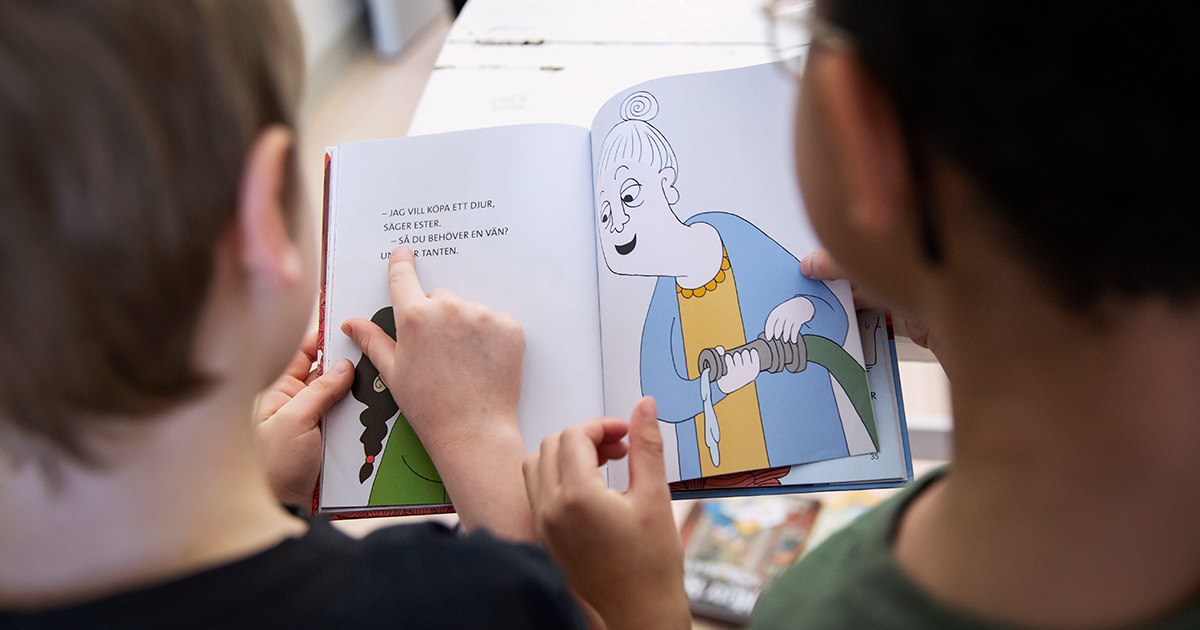 5 böcker med versaler för det ljudande barnet — Bokino